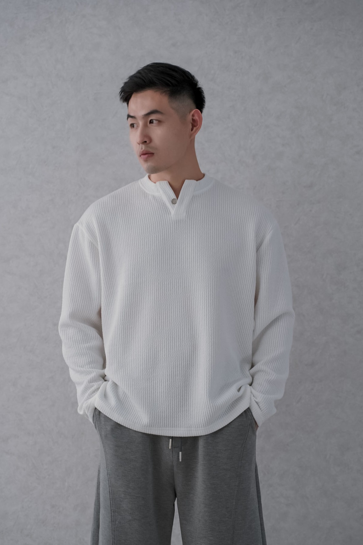 【NG】彈性坑條V領亨利長袖 | DAIKER